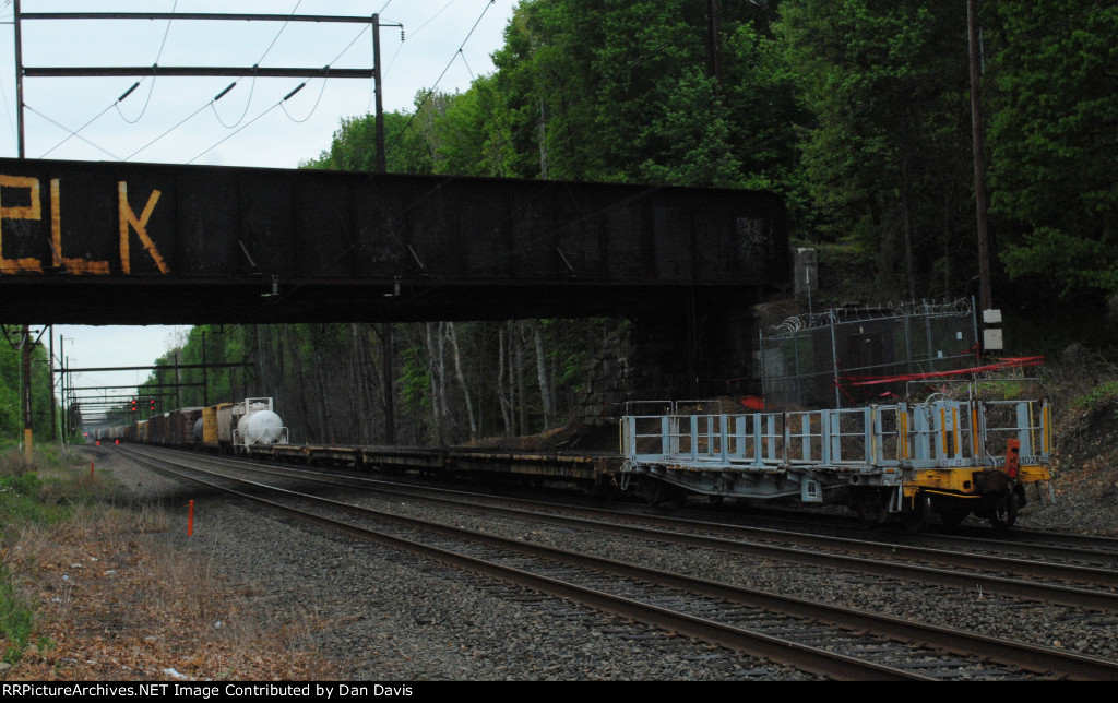NYC 901025 Shoving Platform on the rear of Q418-08